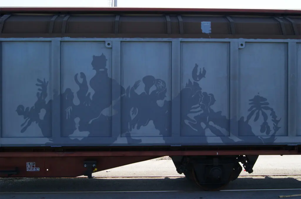 ARIS: Fluide Scherenschnitte | URBANPRESENTS