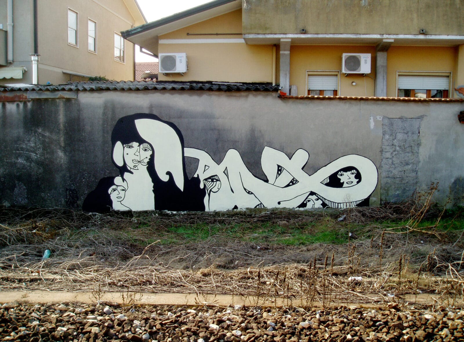 ARIS: FLUID SILHOUETTES | URBANPRESENTS