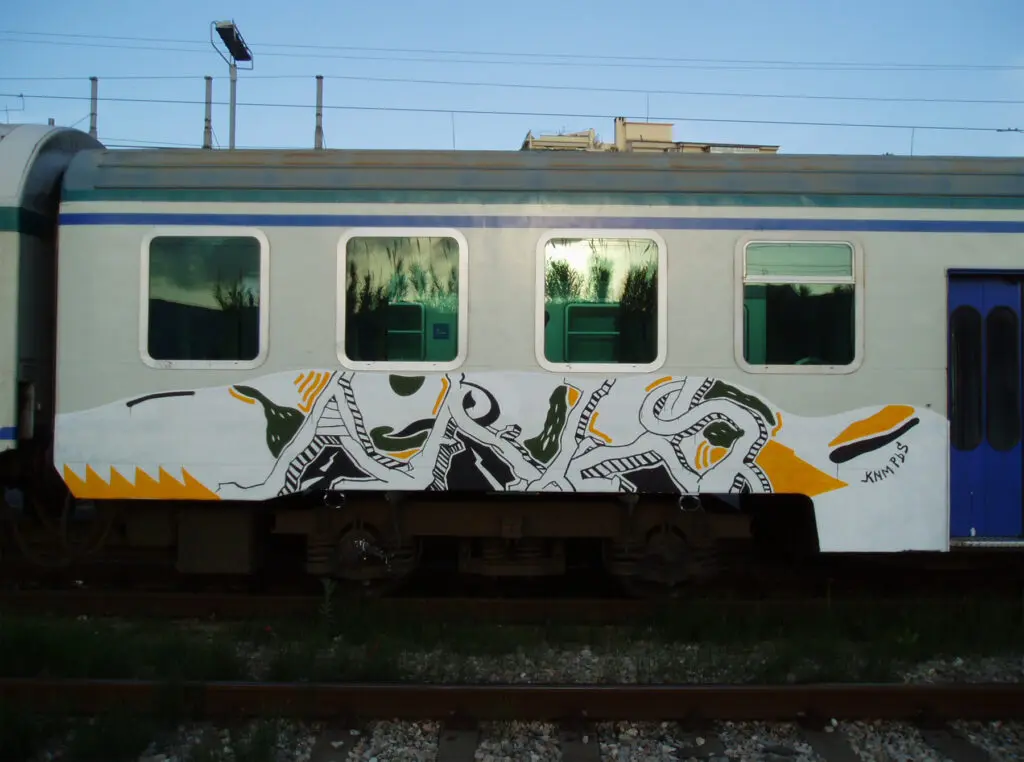 ARIS: Fluide Scherenschnitte | URBANPRESENTS