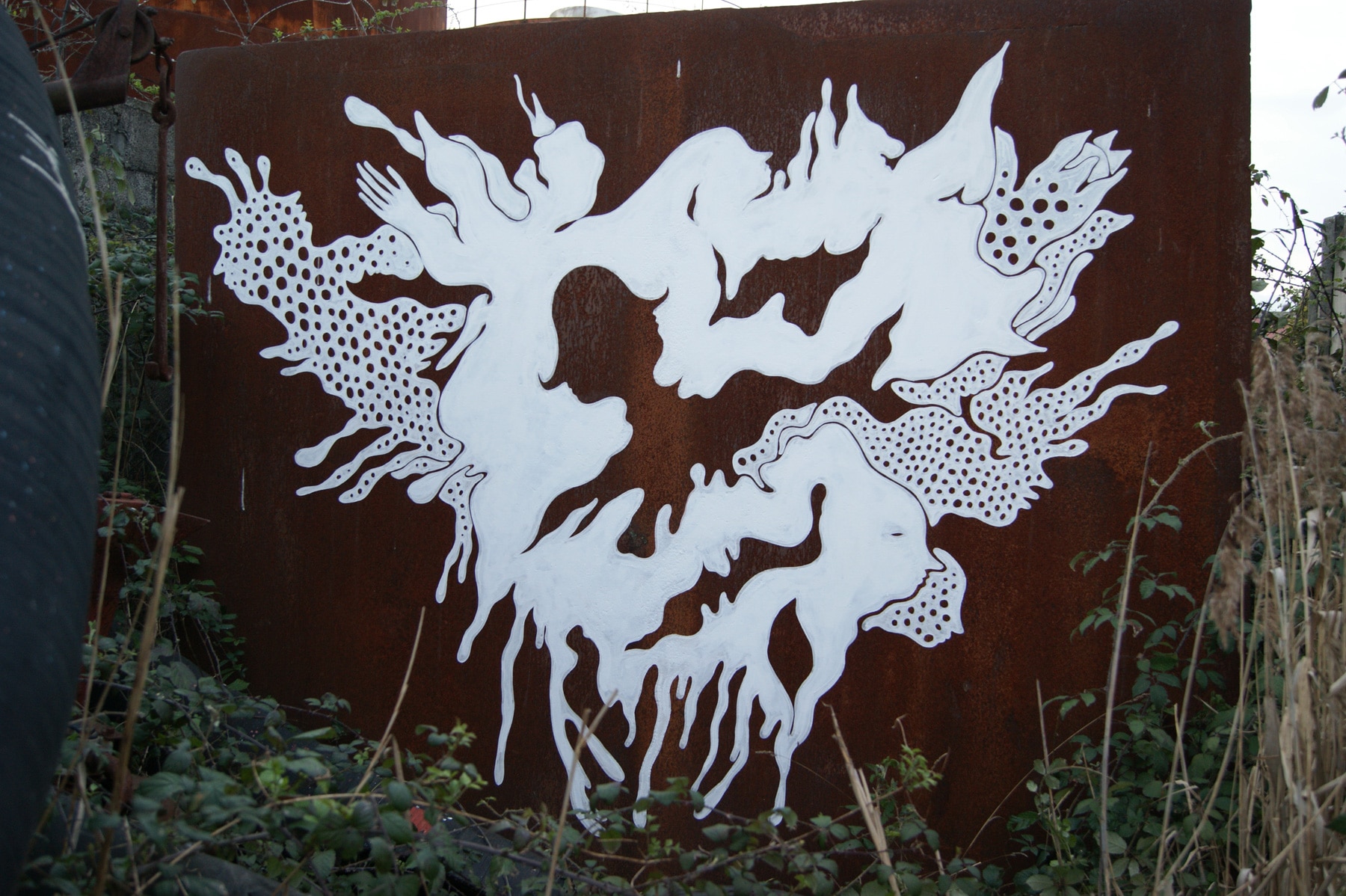 ARIS: Fluide Scherenschnitte | URBANPRESENTS