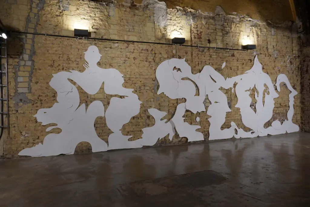 ARIS: FLUID SILHOUETTES | URBANPRESENTS