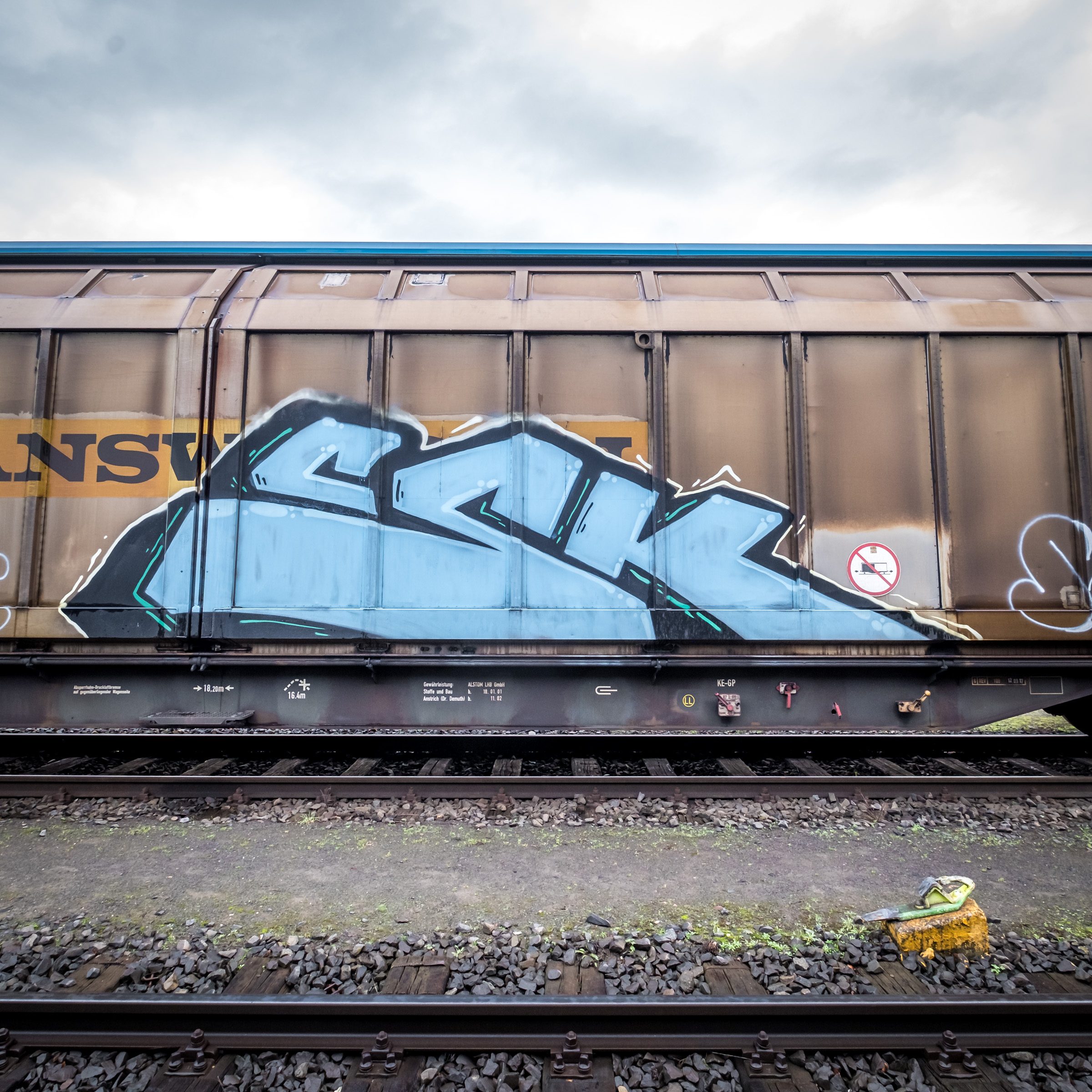 Graffiti on freight trains in Cologne-Kalk | URBANPRESENTS