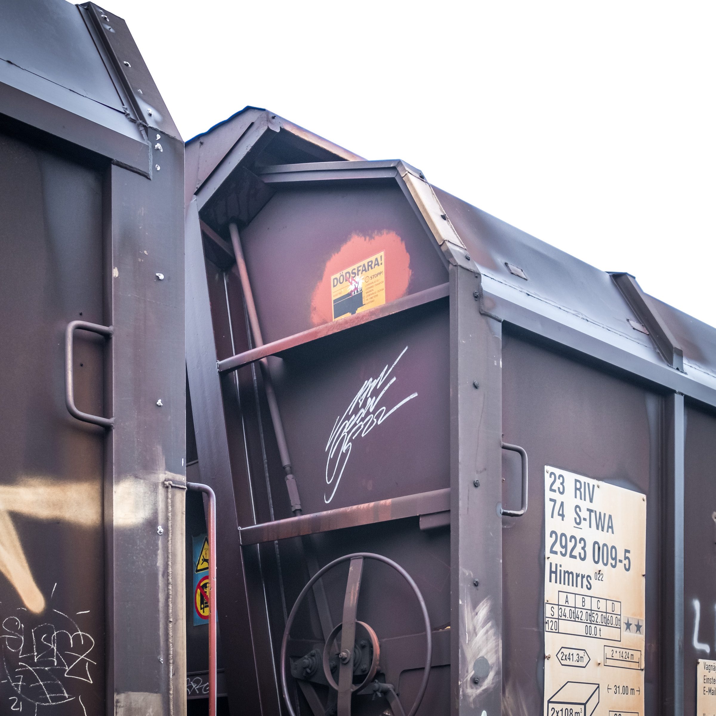 Graffiti on freight trains in Cologne-Kalk | URBANPRESENTS