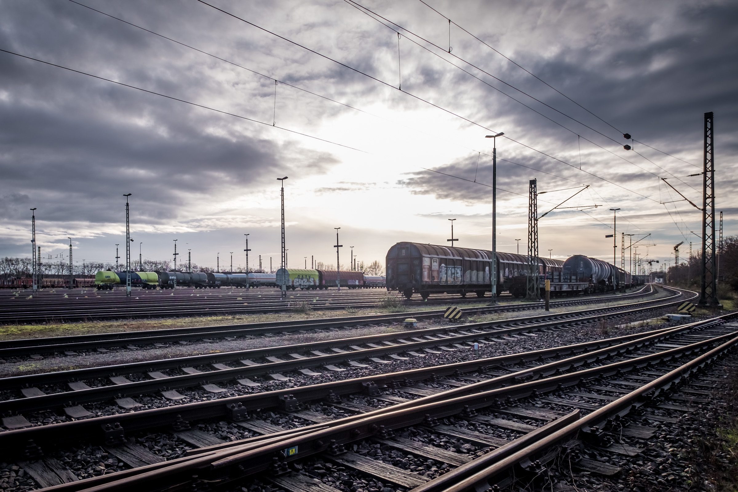 Graffiti on freight trains in Cologne-Kalk | URBANPRESENTS